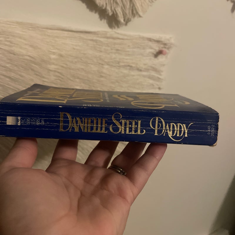 Daddy by Danielle steel , Paperback | Pangobooks