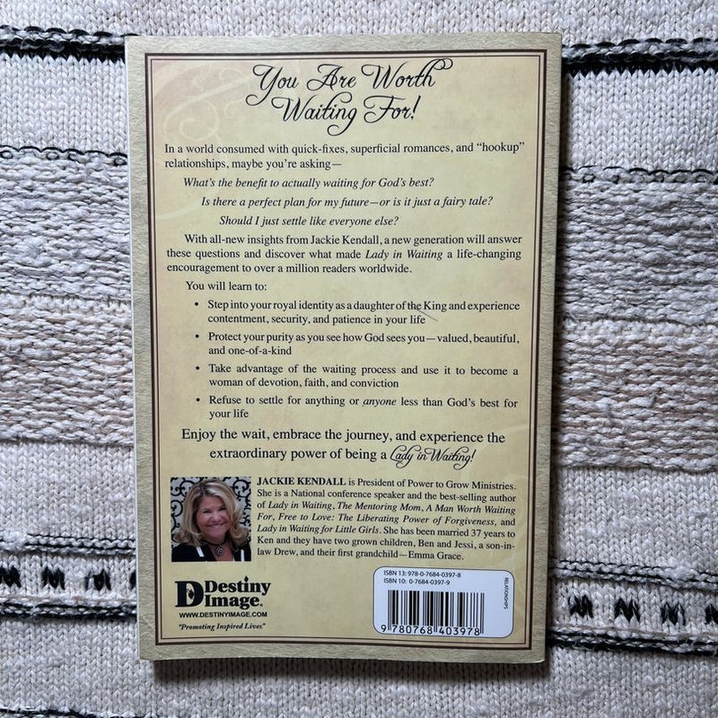 The New Lady in Waiting by Jackie Kendall, Debby Jones