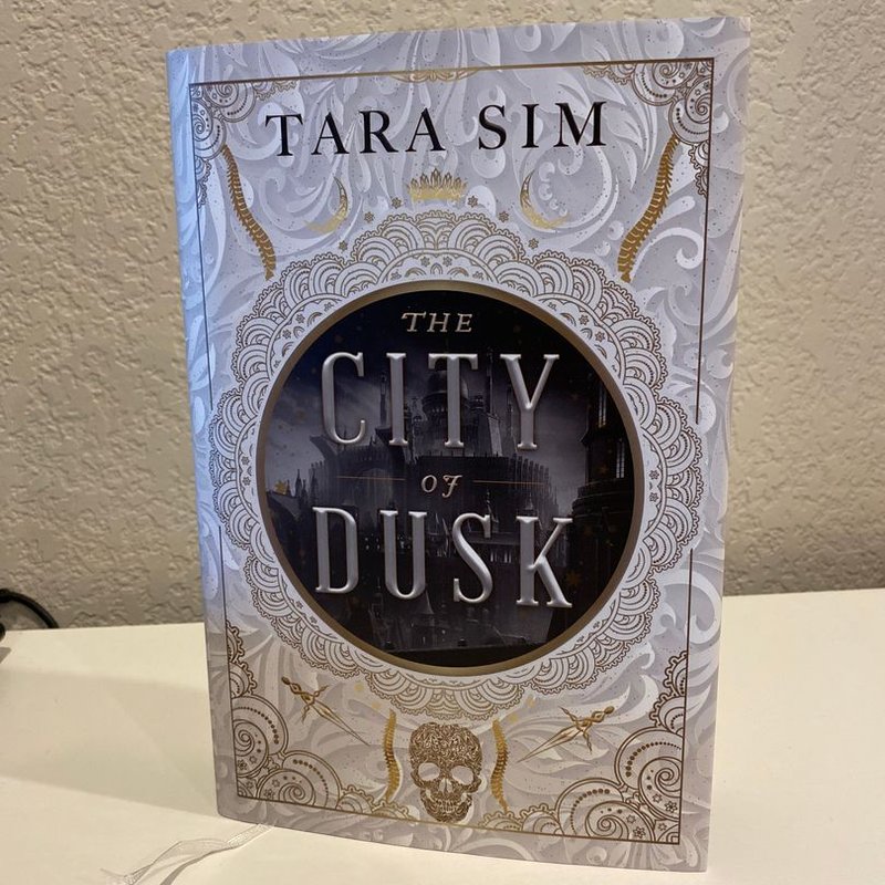 The City of Dusk by Tara Sim, Hardcover | Pangobooks