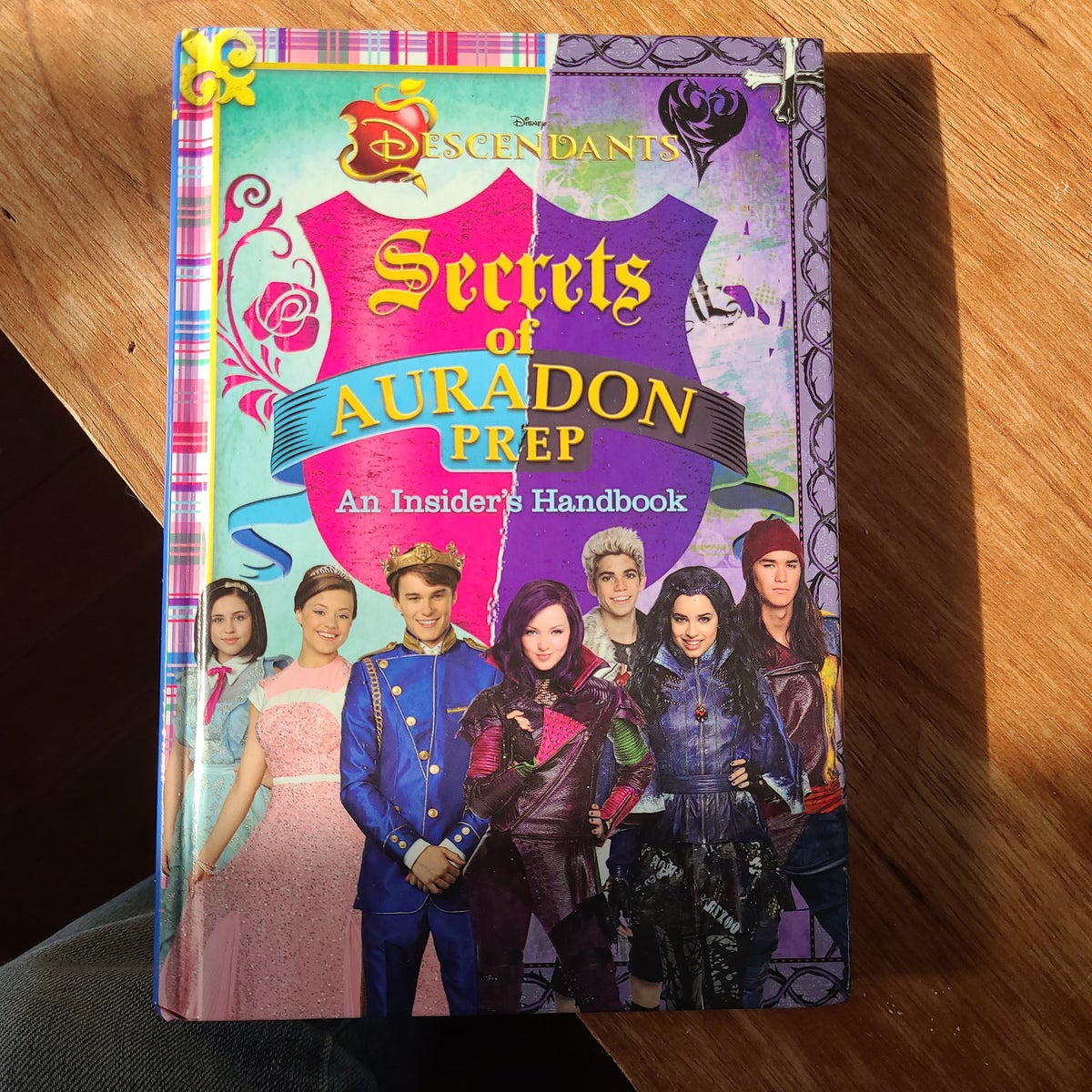 Disney Descendants: Secrets of Auradon Prep
