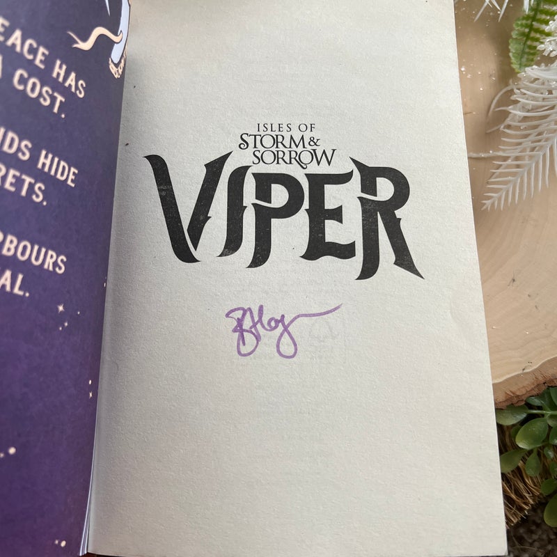 Isles of Storm and Sorrow: Viper by Bex Hogan, Paperback | Pangobooks