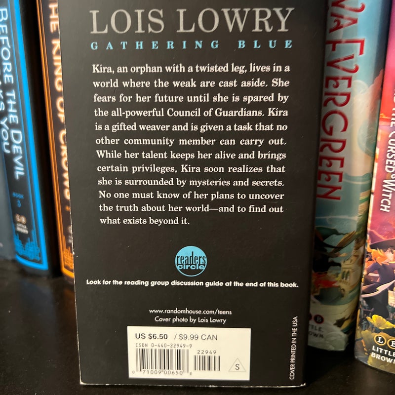 Gathering Blue by Lois Lowry, Paperback | Pangobooks