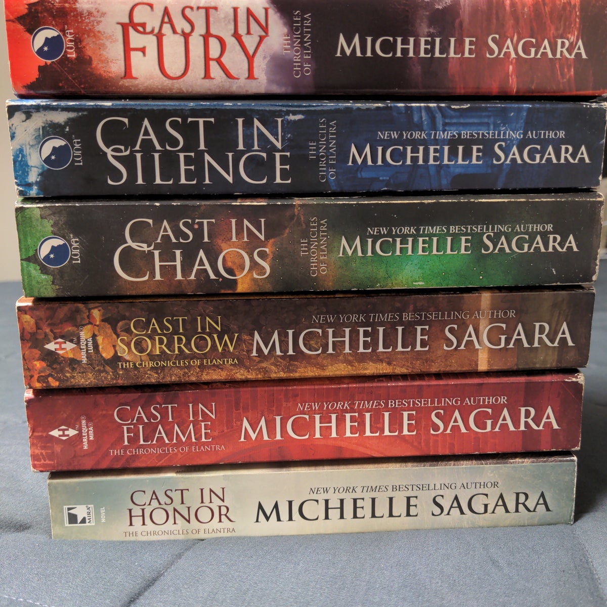Chronicles of Elantra Books by Michelle Sagara, Paperback | Pangobooks