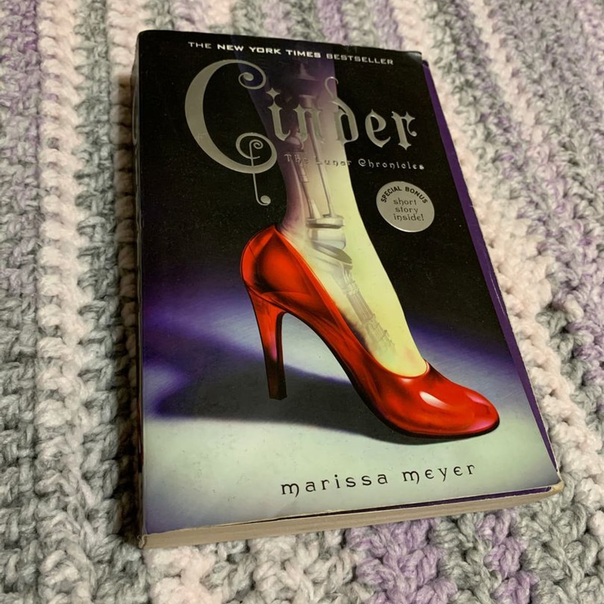 Cinder by Marissa Meyer, Paperback | Pangobooks