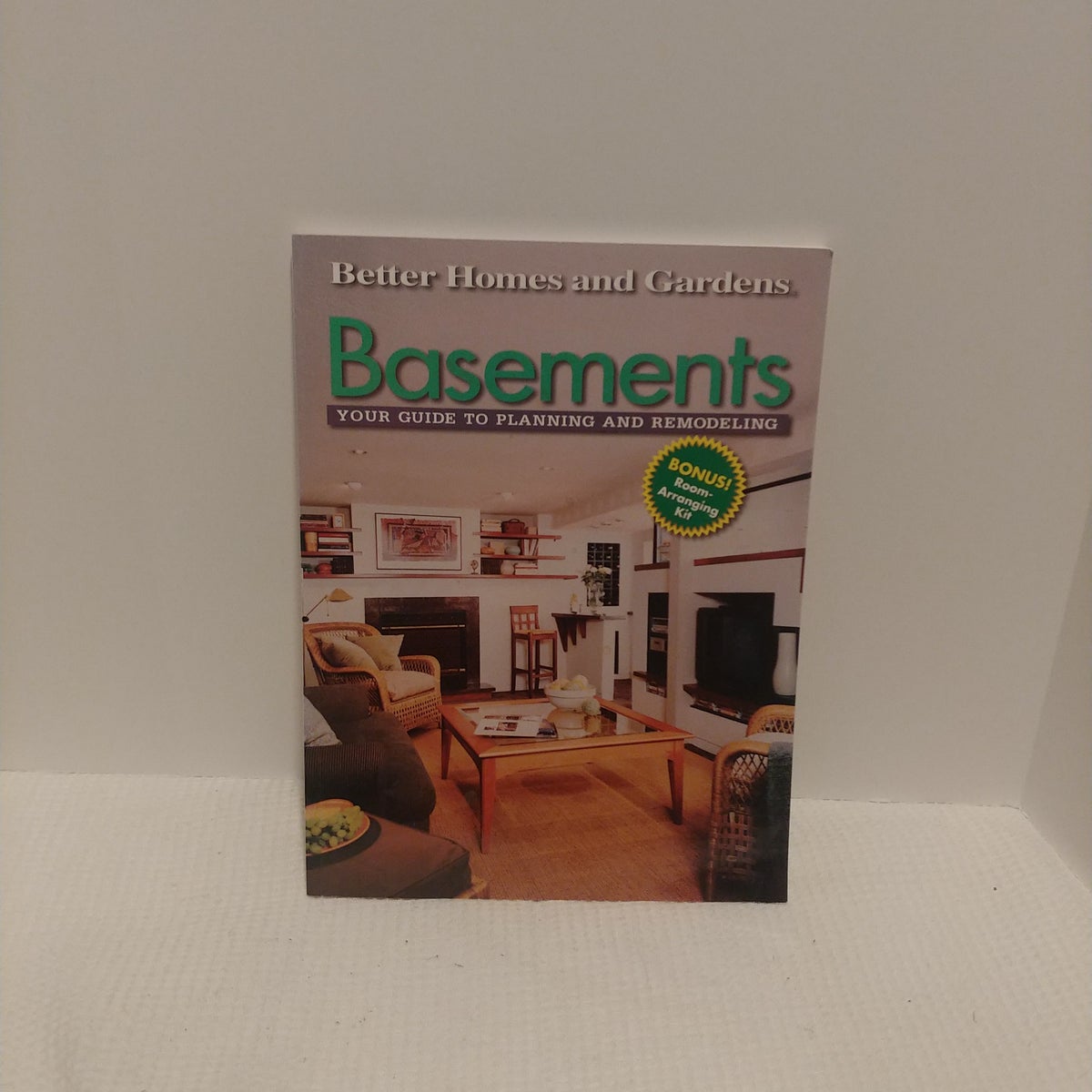 Basements by John Riha; Better Homes and Gardens Editors; Paula ...