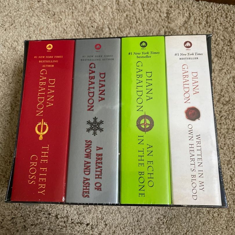 Outlander Volumes 5-8 (4-Book Boxed Set)