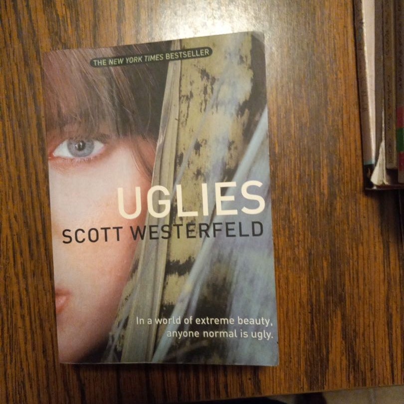Uglies by Scott Westerfeld; Rodrigo Corral (Designed by), Paperback | Pangobooks