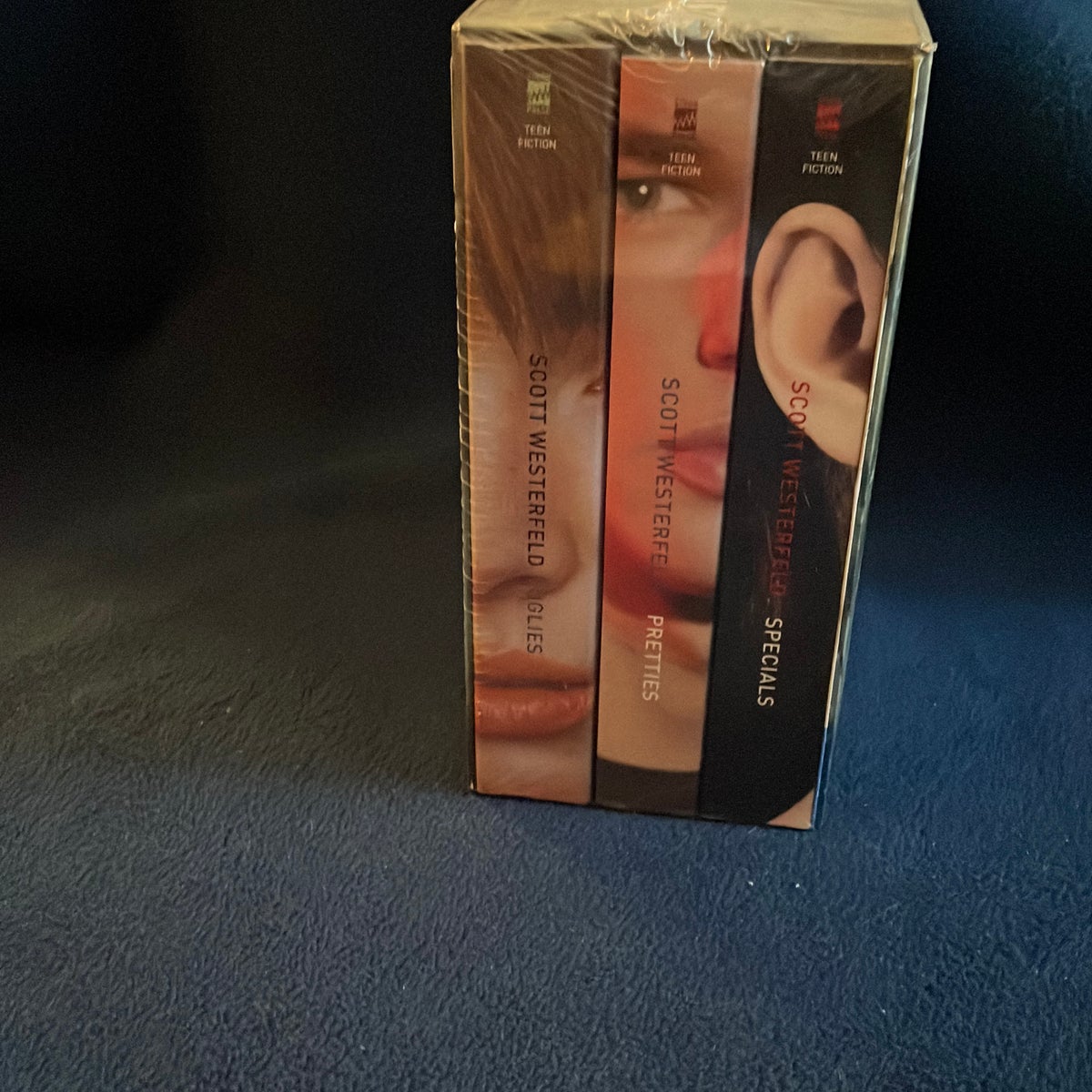 Uglies; Pretties; Specials by Scott Westerfeld, Rodrigo Corral