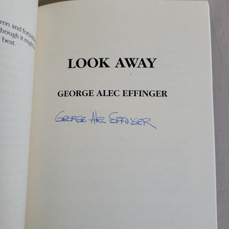 Look Away by George Alec Effinger; Gregory Benford, Paperback | Pangobooks