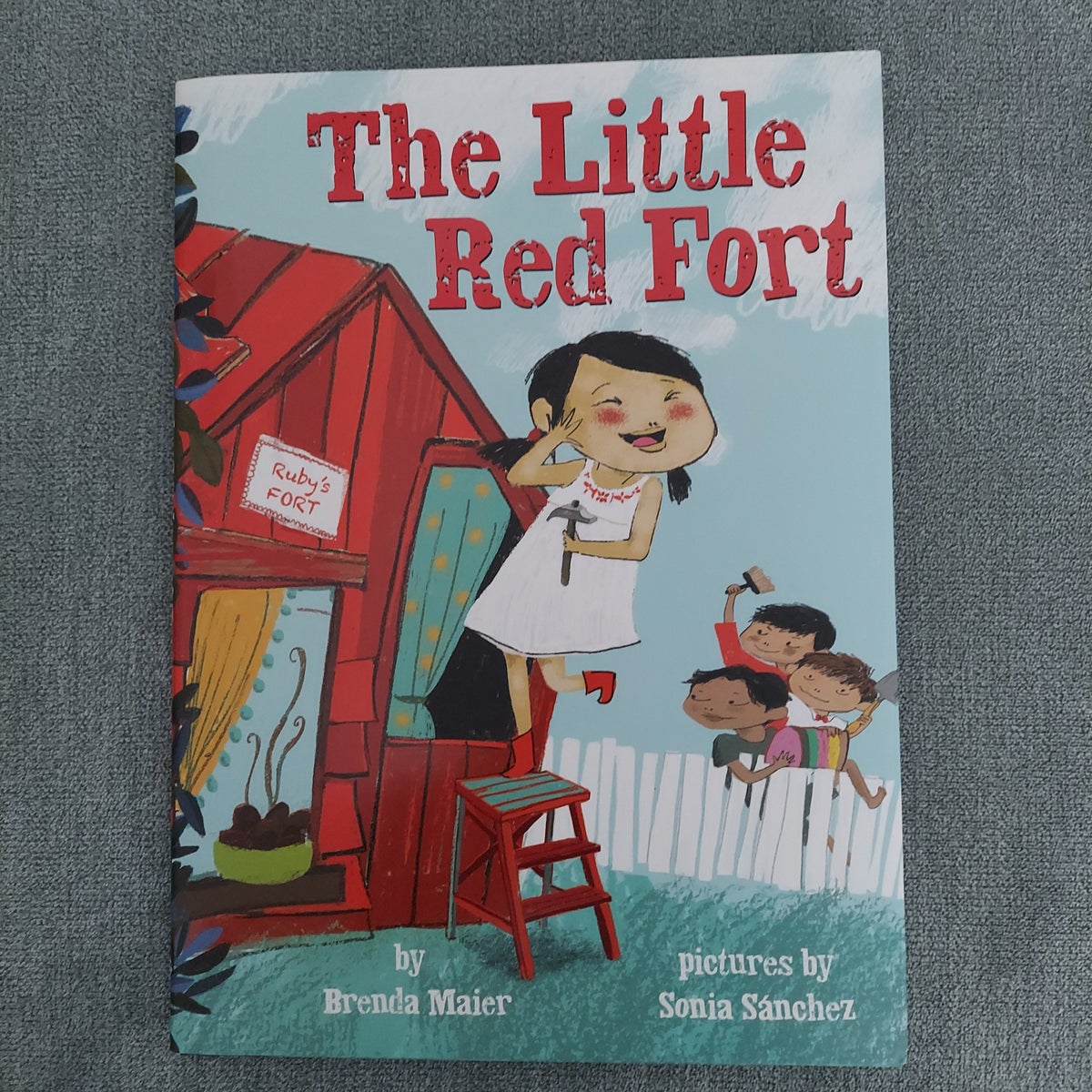 The Little Red Fort by Brenda Maier, Hardcover | Pangobooks