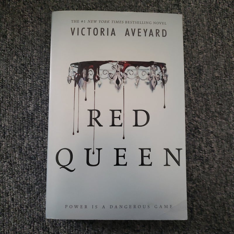 Red Queen by Victoria Aveyard, Paperback | Pangobooks