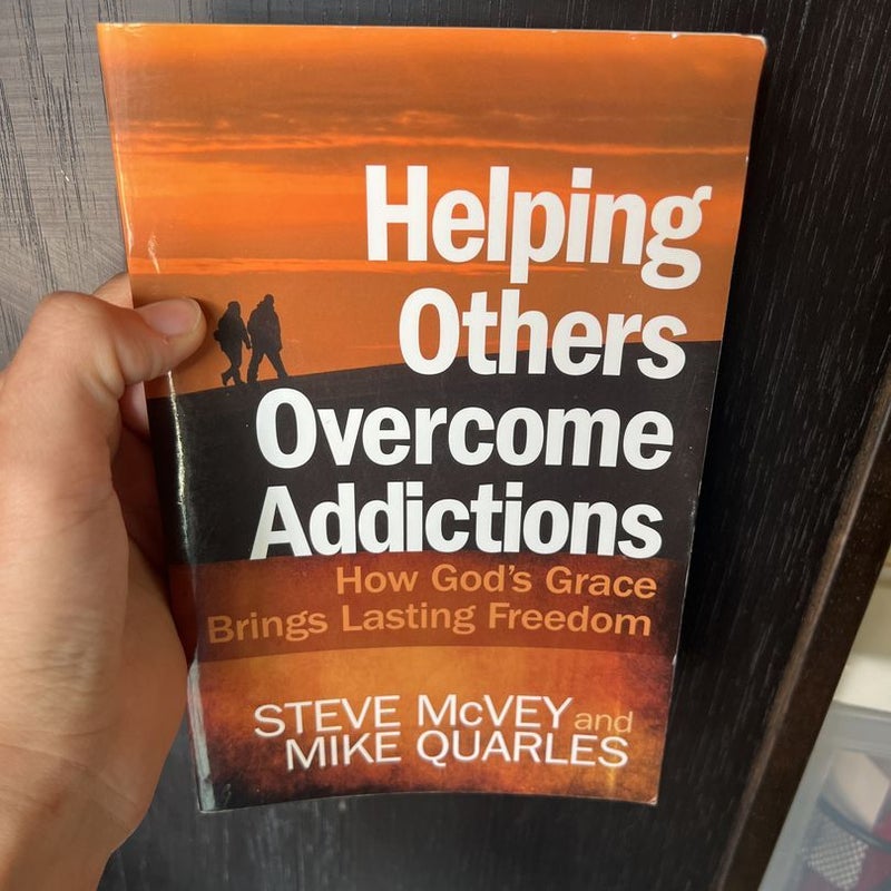 Helping Others Overcome Addictions by Steve McVey, Mike Quarles