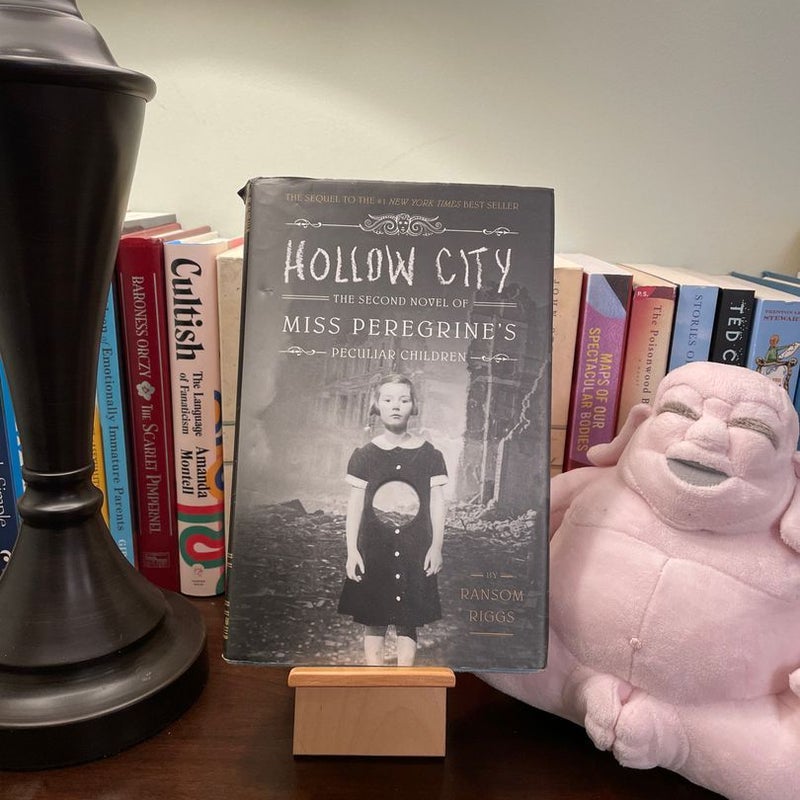 Hollow City by Ransom Riggs (Illustrator), Hardcover | Pangobooks