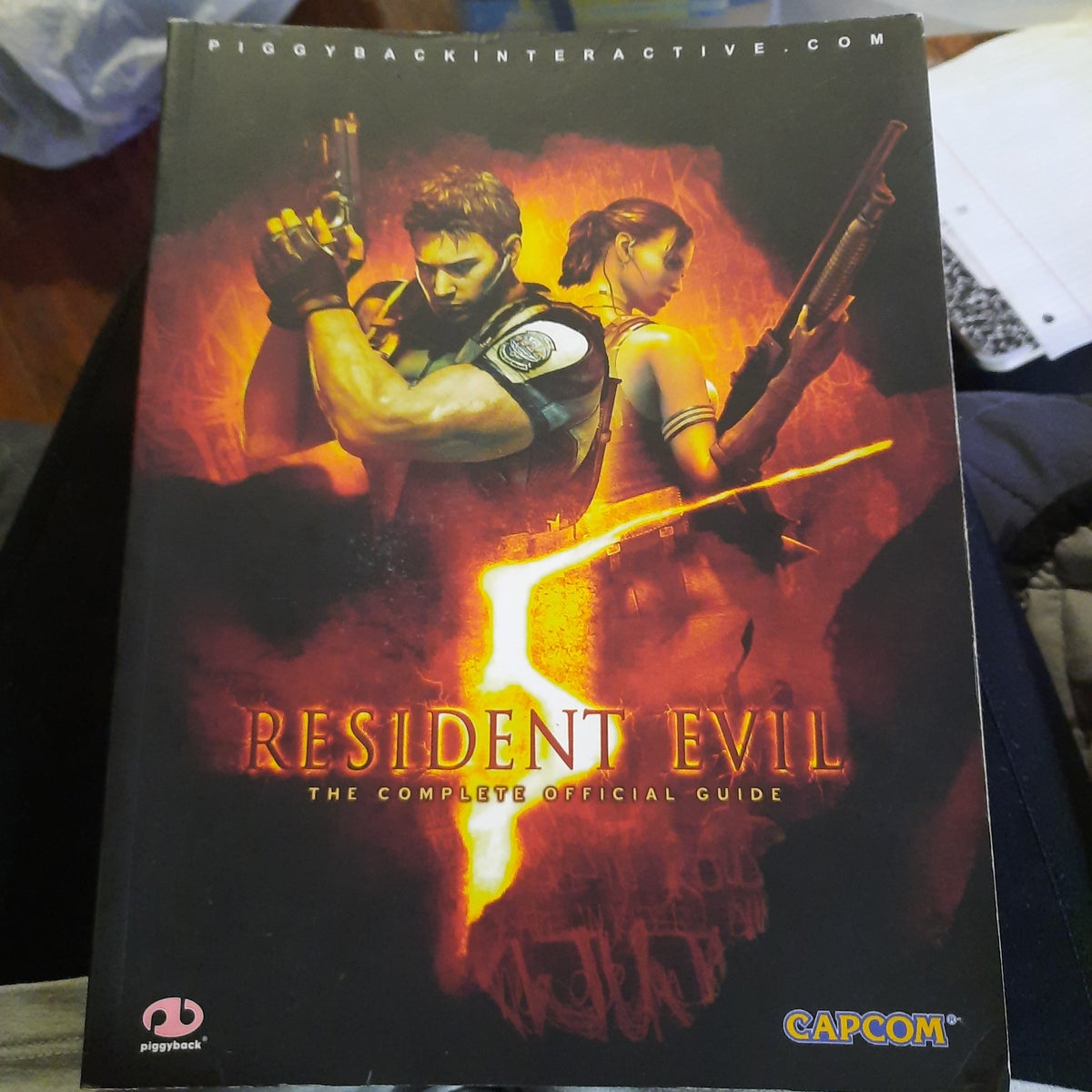 Resident Evil 5 by Piggyback Interactive Ltd Staff, Paperback | Pangobooks