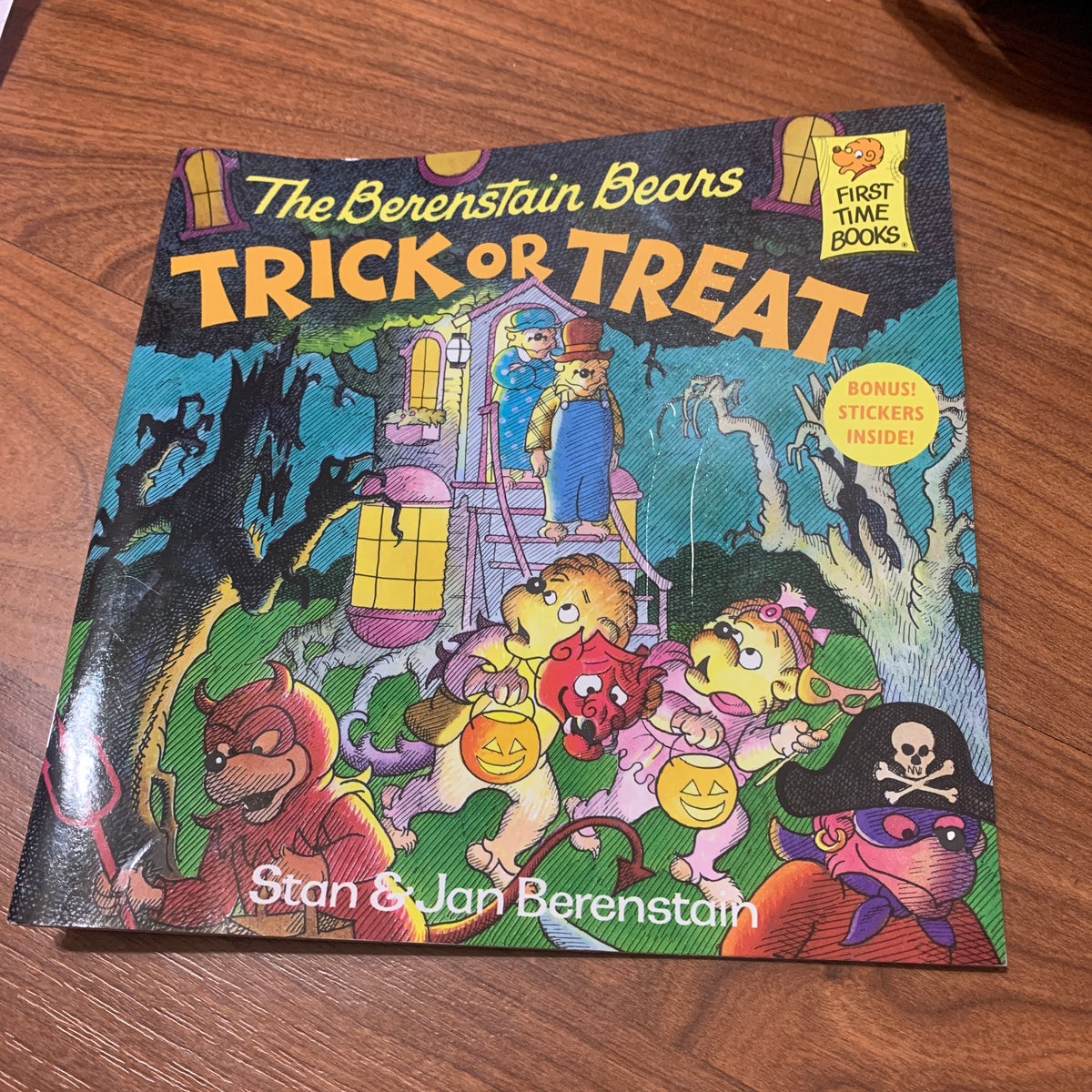 The Berenstain Bears Trick or Treat by Stan Berenstain, Jan Berenstain