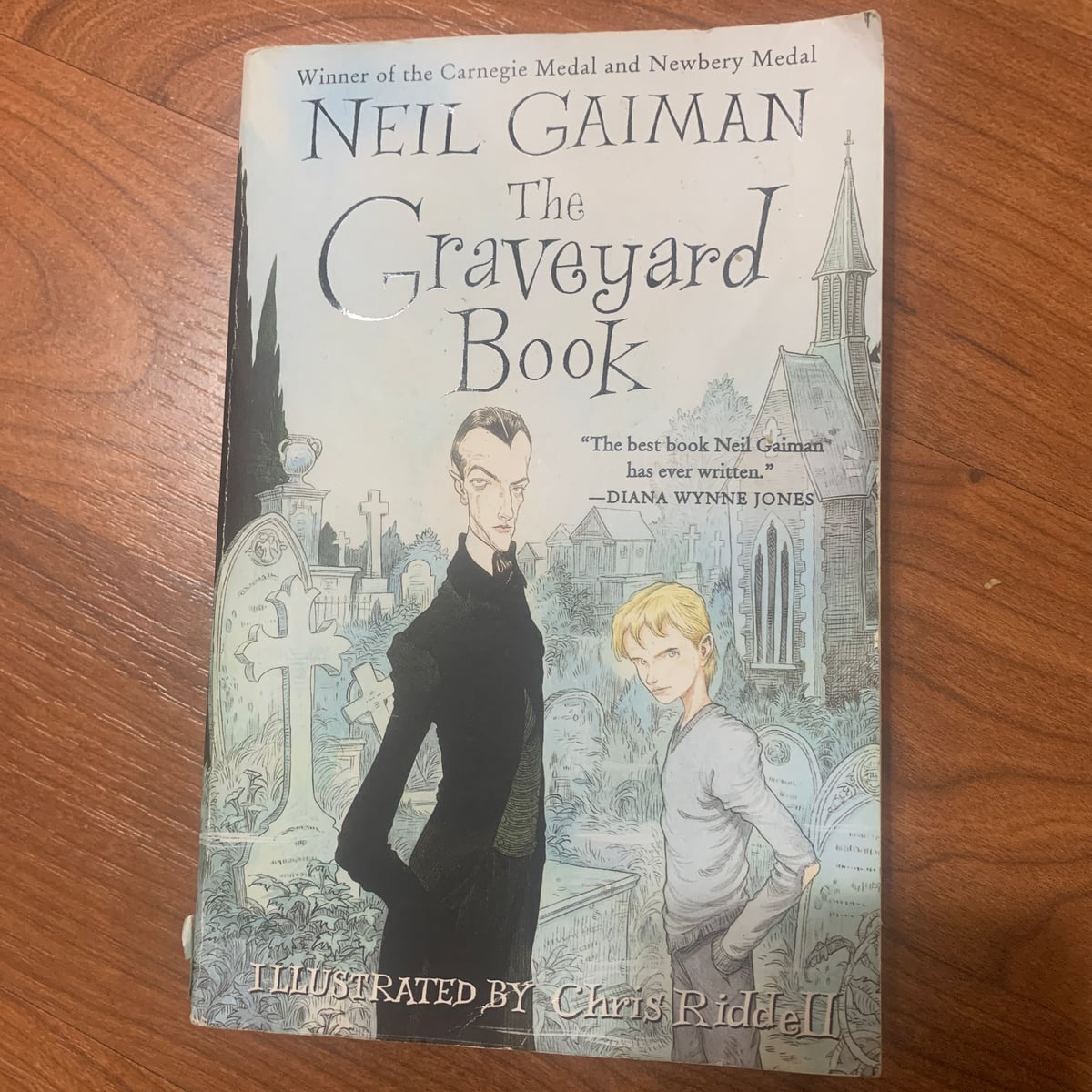 The Graveyard Book by Neil Gaiman, Paperback | Pangobooks