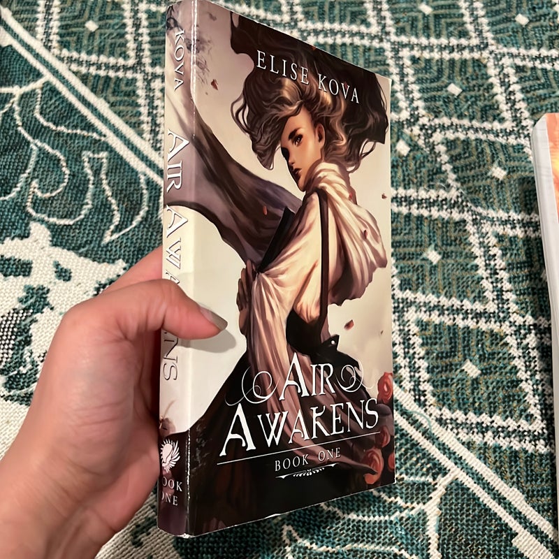 Air Awakens series by Elise Kova, Paperback | Pangobooks