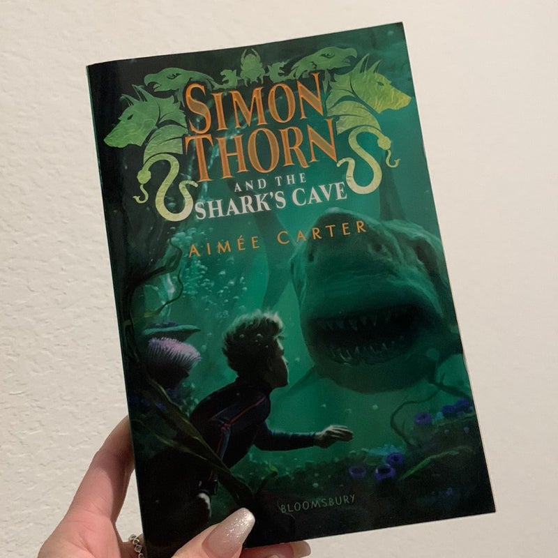 Simon Thorn and the Shark's Cave by Aimée Carter