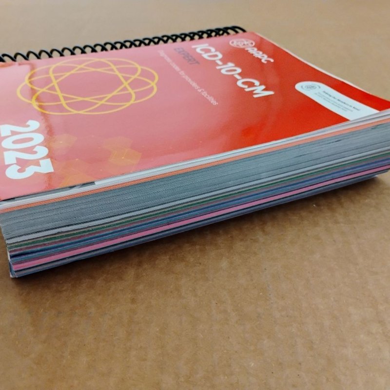 ICD-10-CM 2023 The Complete Official Codebook with Guidelines (ICD-10 ...