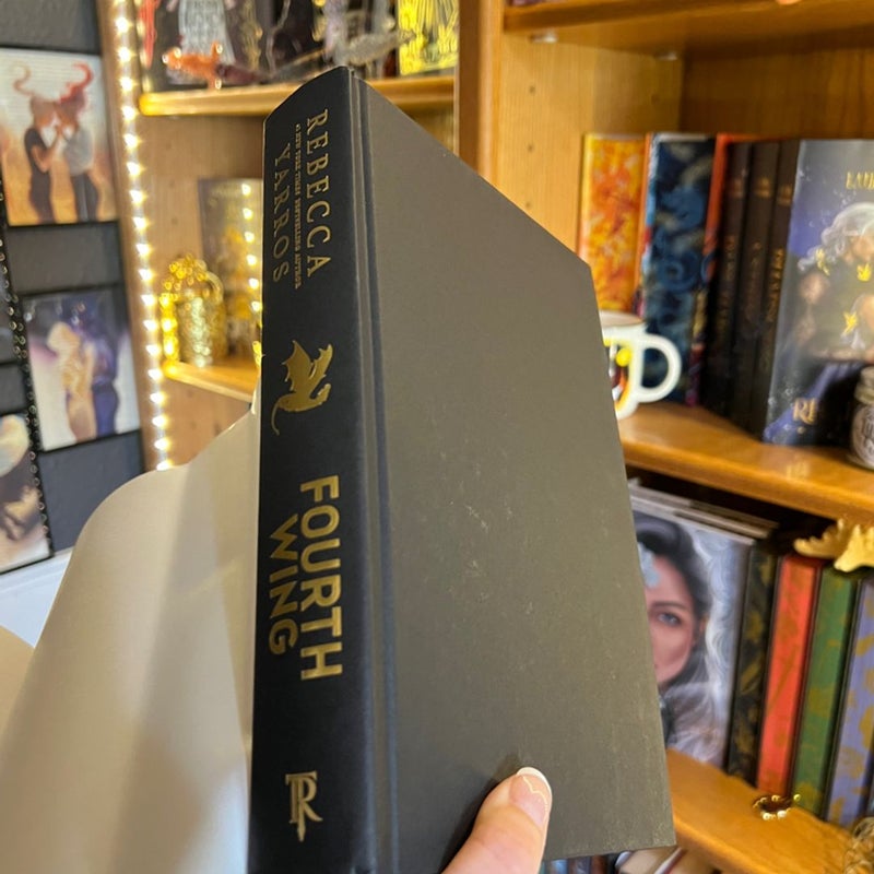 Fourth Wing - sprayed edges by Rebecca Yarros, Hardcover | Pangobooks