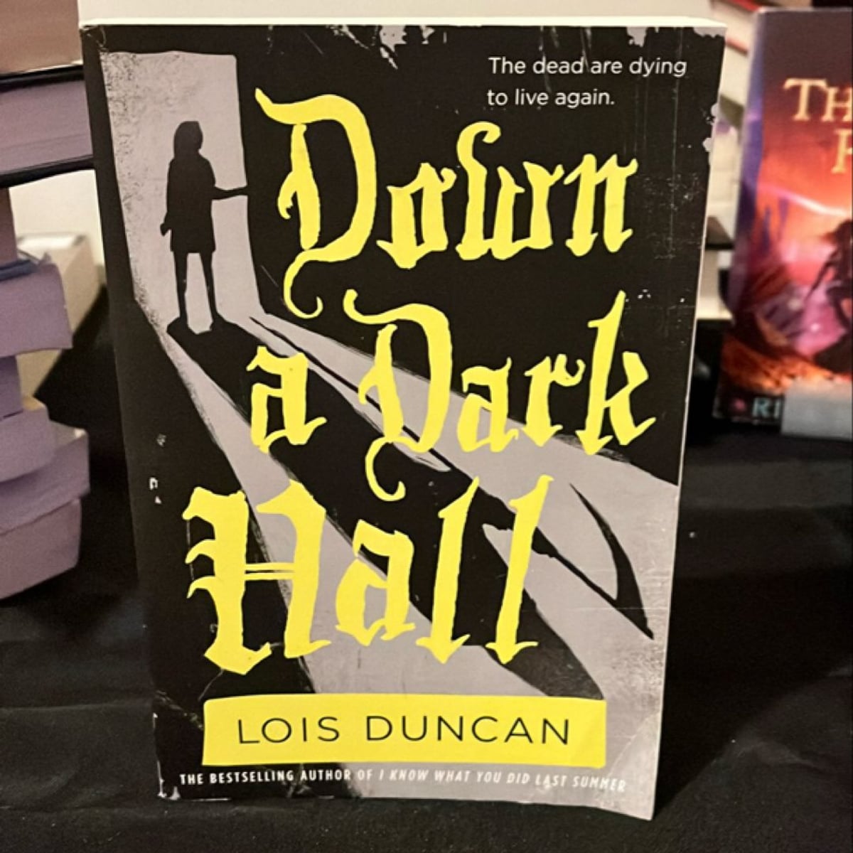 Down a Dark Hall by Lois Duncan
