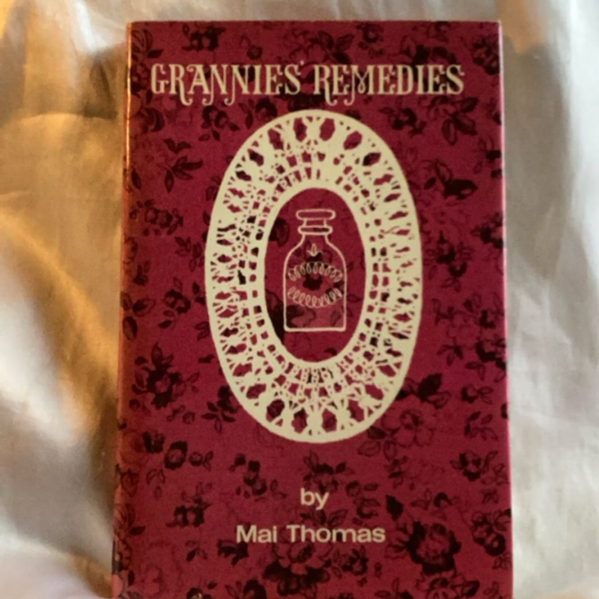 Grannies Remedies by Outlet Book Company Staff