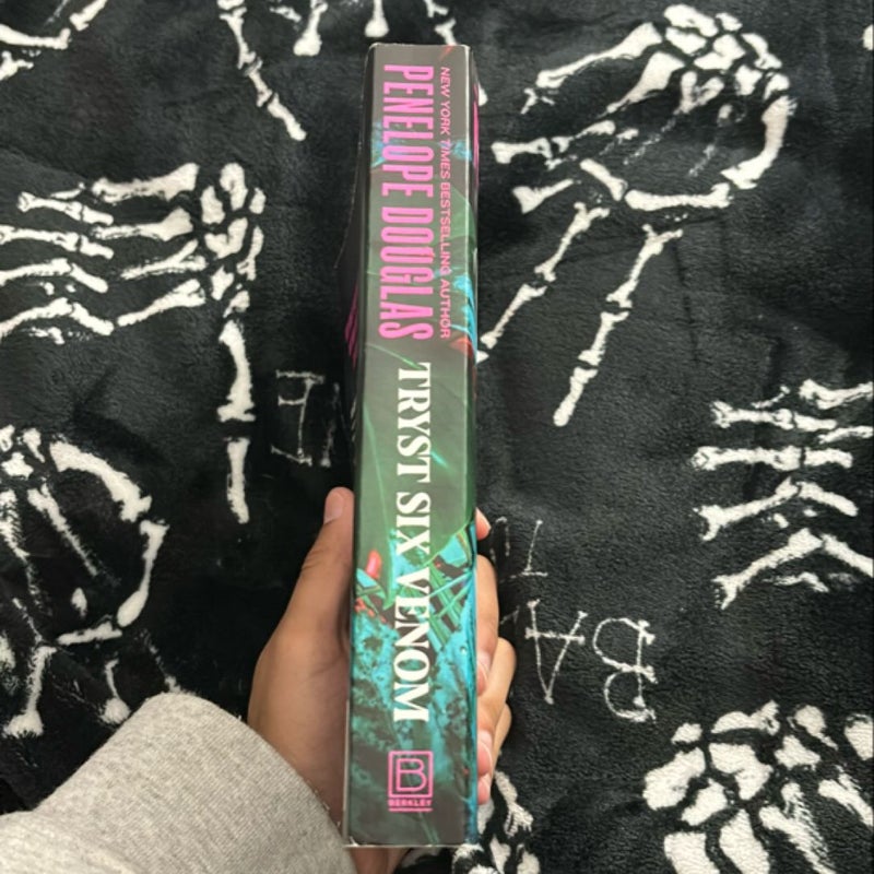 Tryst Six Venom by Penelope Douglas, Paperback | Pangobooks