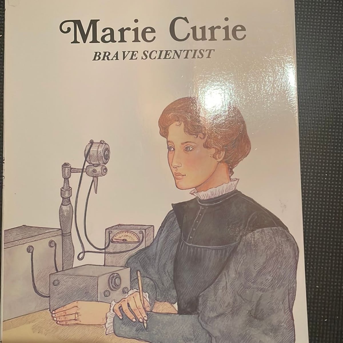 Marie Curie, Brave Scientist by Joanne Mattern, Keith Brandt