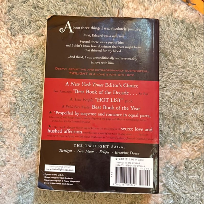 Twilight by Stephenie Meyer, Paperback | Pangobooks