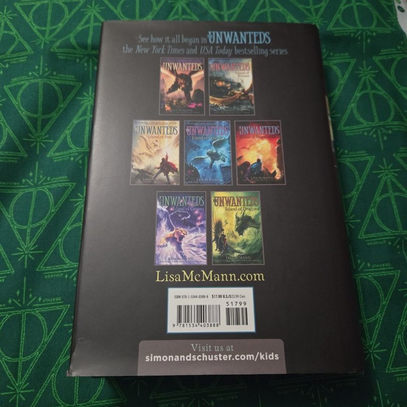 Dragon Captives by Lisa McMann, Hardcover | Pangobooks