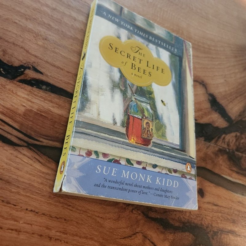 The Secret Life of Bees by Sue Monk Kidd, Paperback | Pangobooks