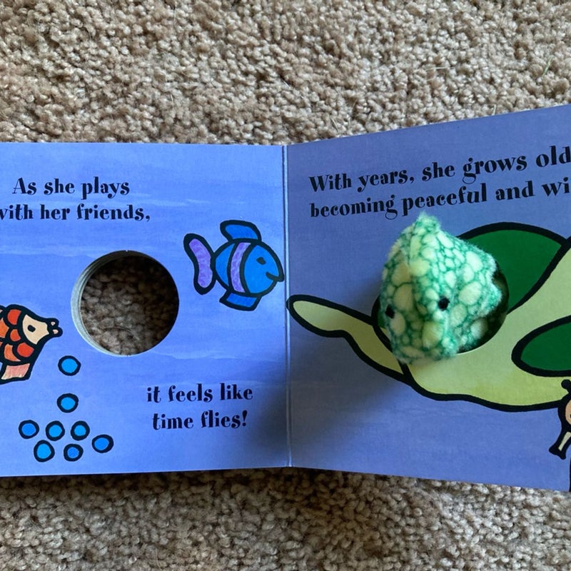 Little Sea Turtle: Finger Puppet Book by Chronicle Books, ImageBooks