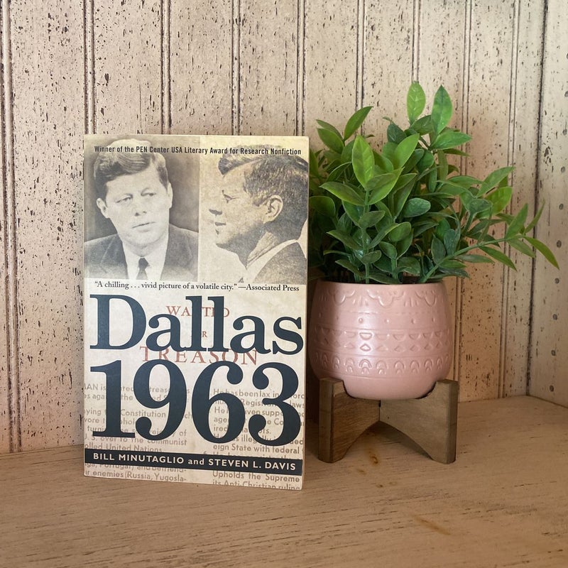Dallas 1963 by Bill Minutaglio, Paperback | Pangobooks