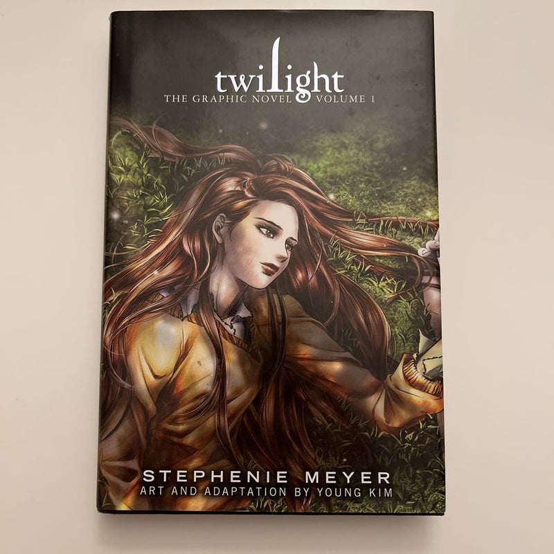 Twilight: the Graphic Novel, Vol. 1
