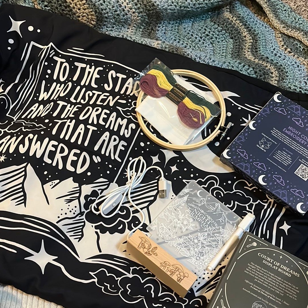 ACOTAR Gift Box Items by Sarah j Maas, Hardcover | Pangobooks