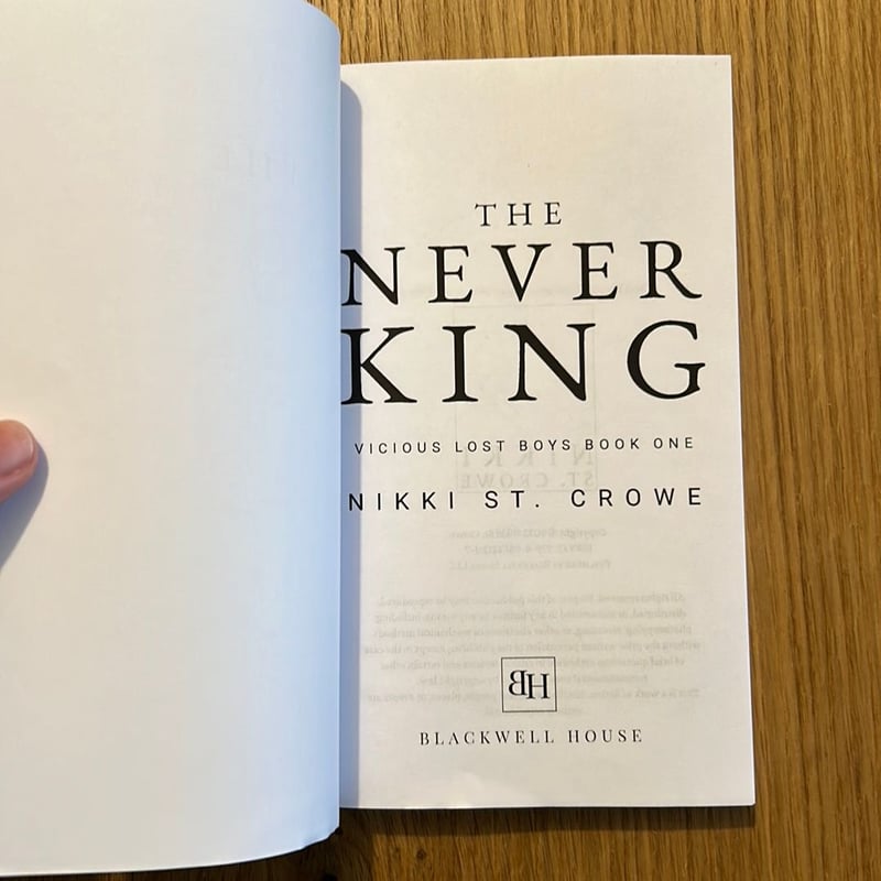 The Never King by Nikki St. Crowe, Paperback | Pangobooks