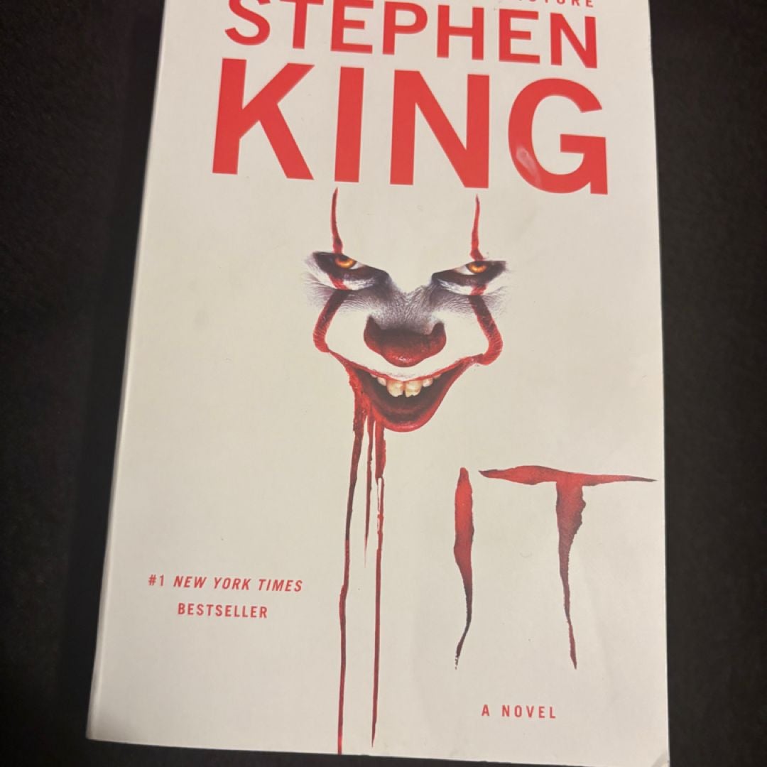 It by Stephen King , Paperback | Pangobooks