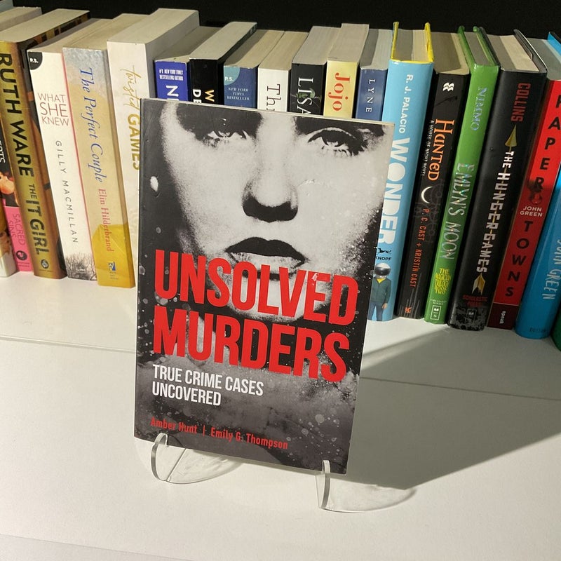 Unsolved Murders by Amber Hunt, Paperback | Pangobooks