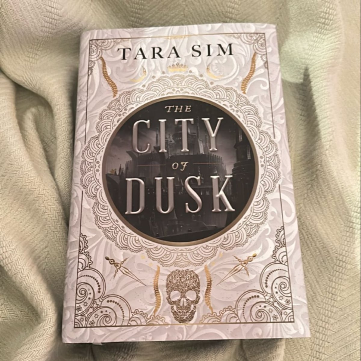 City of Dusk (Fairyloot) by Tara Sim, Hardcover | Pangobooks