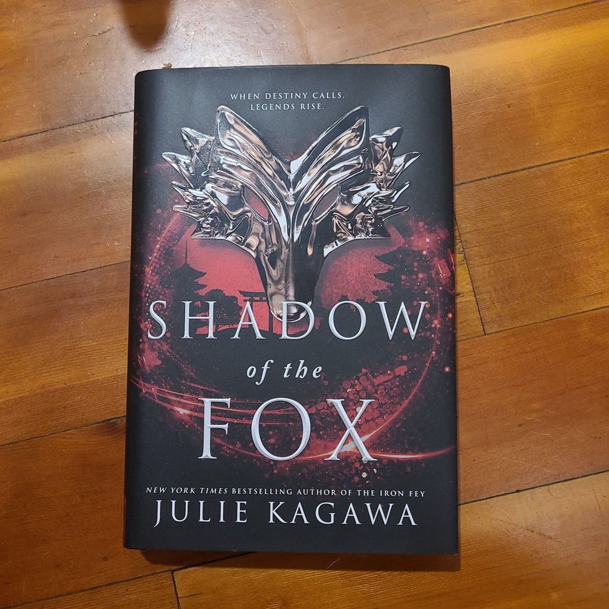 Shadow of the Fox by Julie Kagawa, Hardcover | Pangobooks