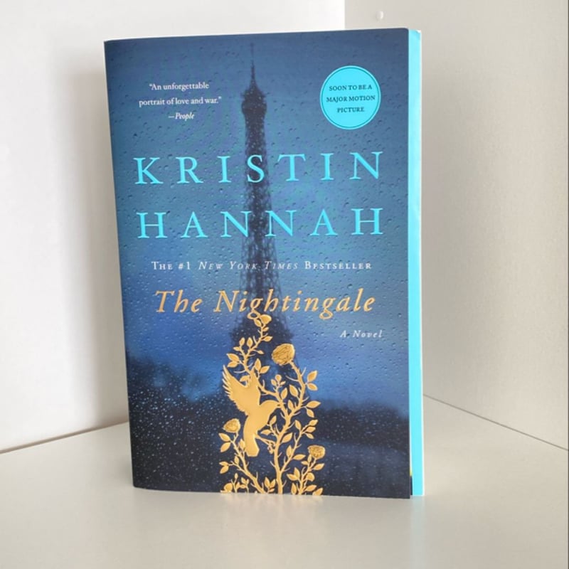 The Nightingale by Kristin Hannah, Paperback | Pangobooks