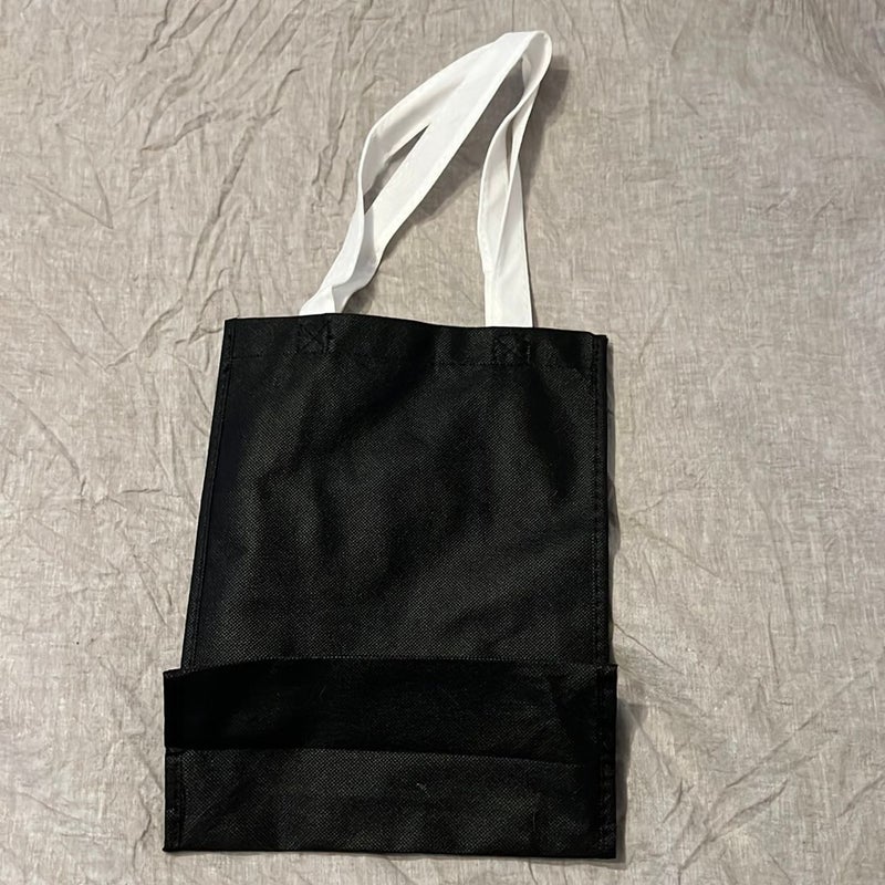 Fourth Wing tote bag by Rebecca Yarros, Hardcover | Pangobooks