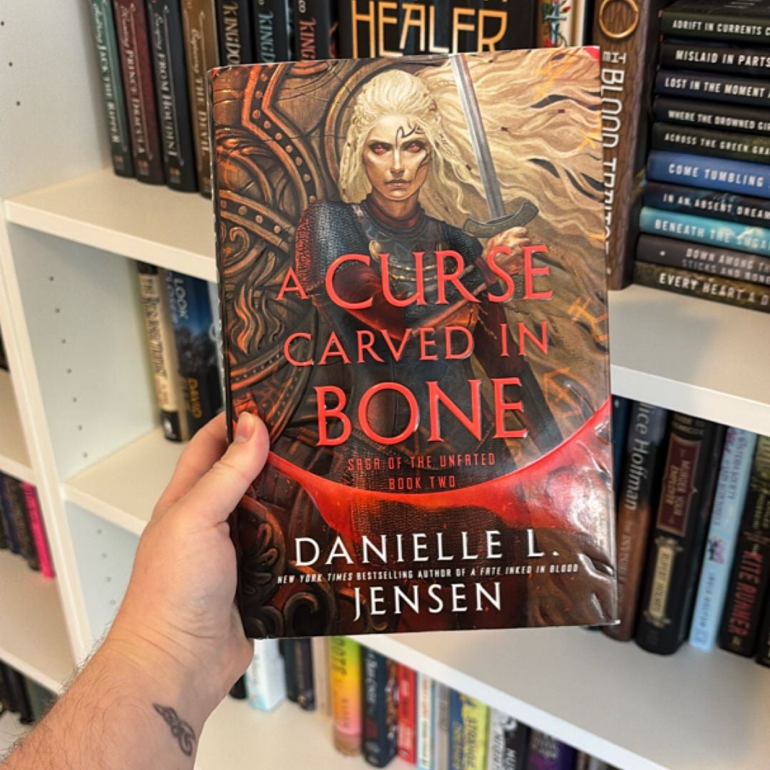 A Curse Carved in Bone by Danielle L. Jensen, Hardcover | Pangobooks