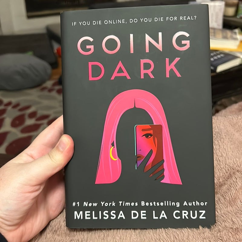 Going Dark by Melissa de la Cruz, Hardcover | Pangobooks