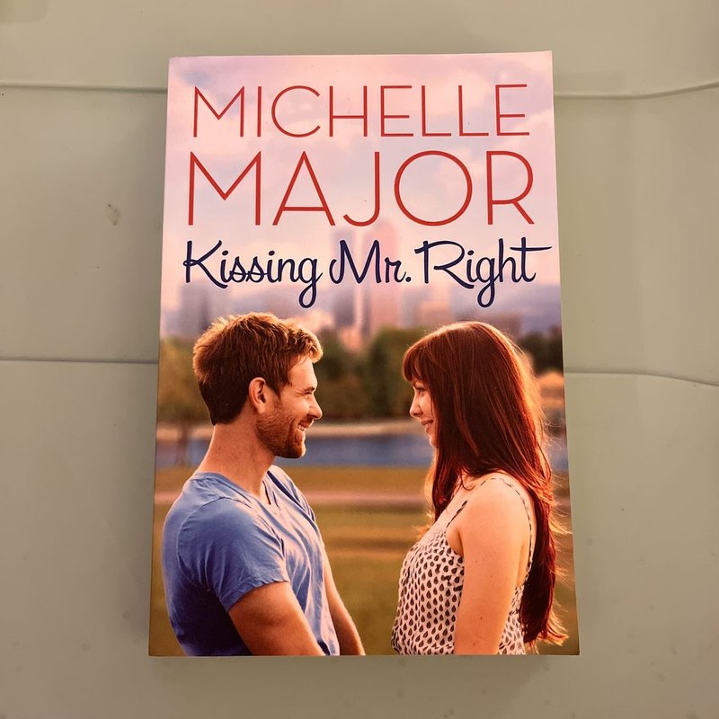 Kissing Mr. Right by , Paperback | Pangobooks