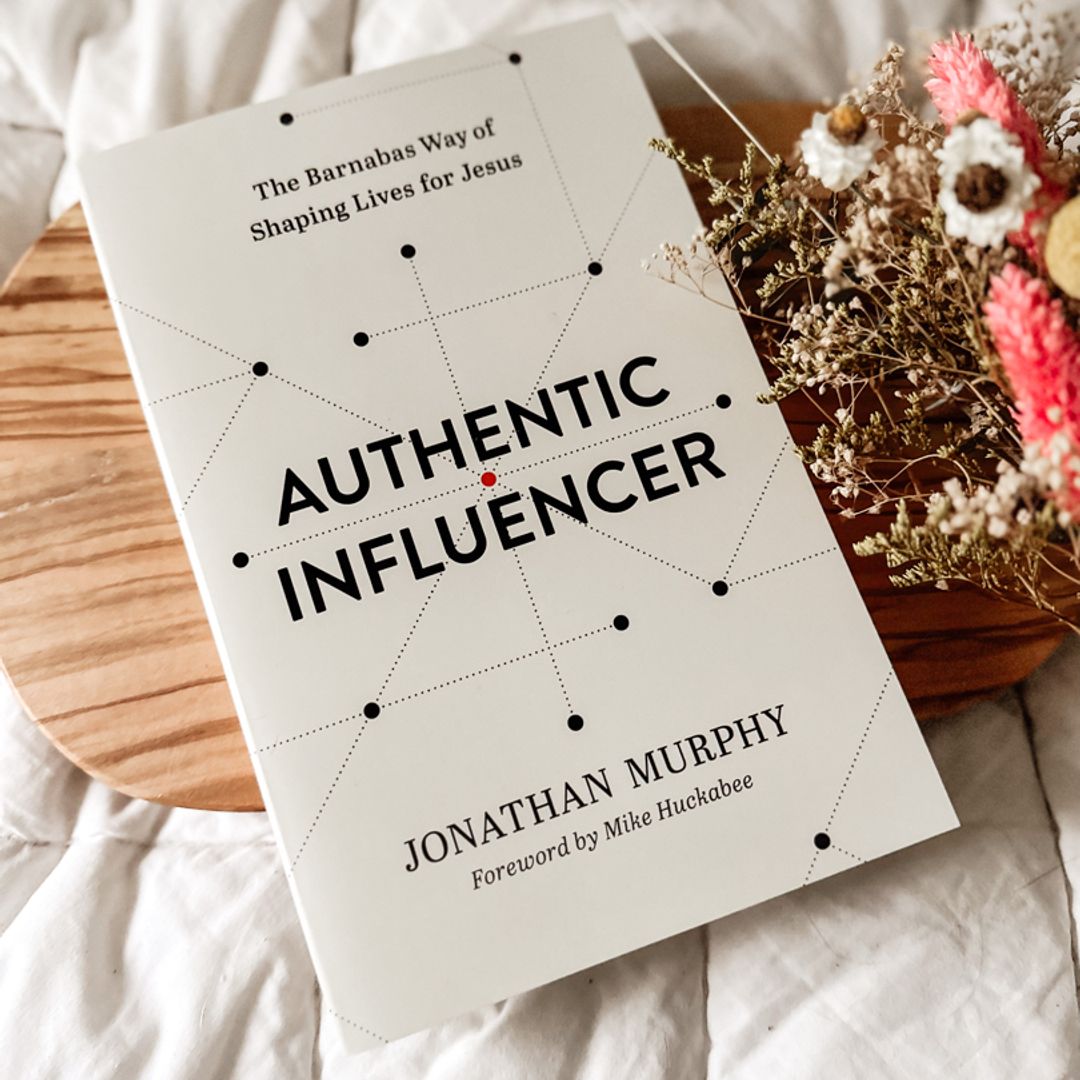 Authentic Influencer by Jonathan Murphy, Paperback | Pangobooks
