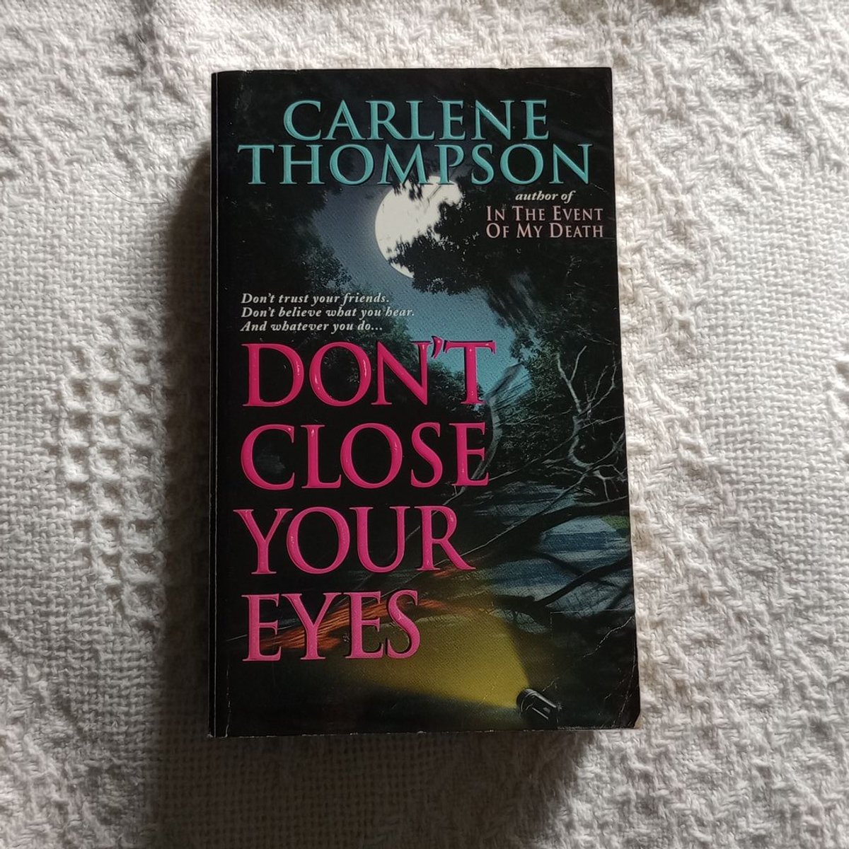 Don't Close Your Eyes by Carlene Thompson
