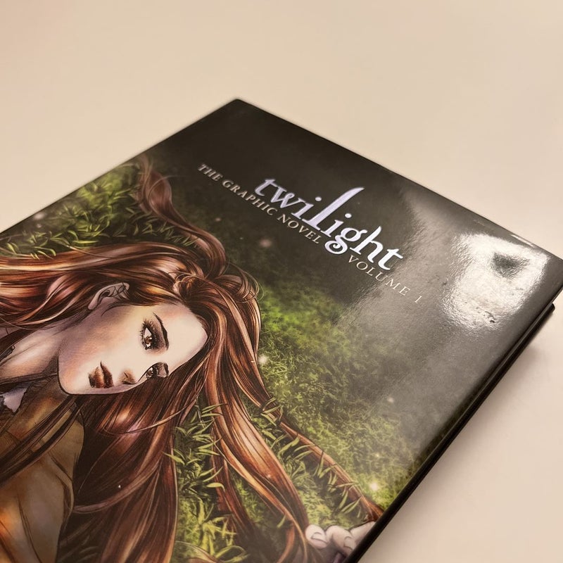 Twilight: the Graphic Novel, Vol. 1