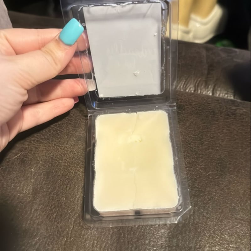 Broken Wax Company Soy Wax Melts by Broken Wax Company, Paperback ...