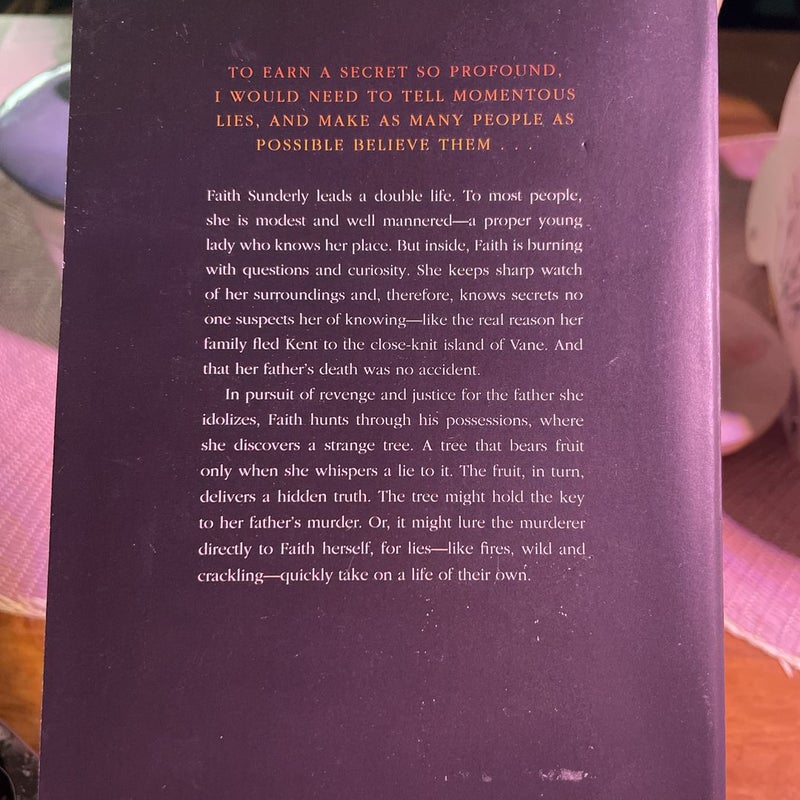 The Lie Tree by Frances Hardinge , Paperback | Pangobooks